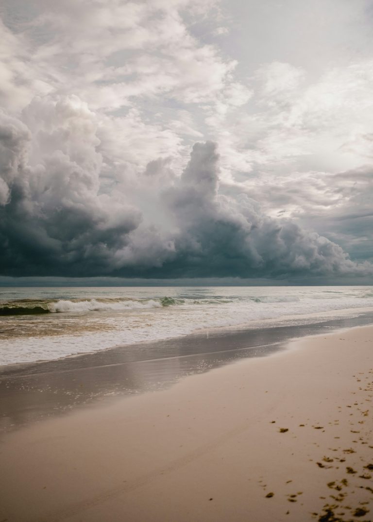 Strong Tropical Storm Jangmi Batters Okinawa, Heads Toward Mainland Japan